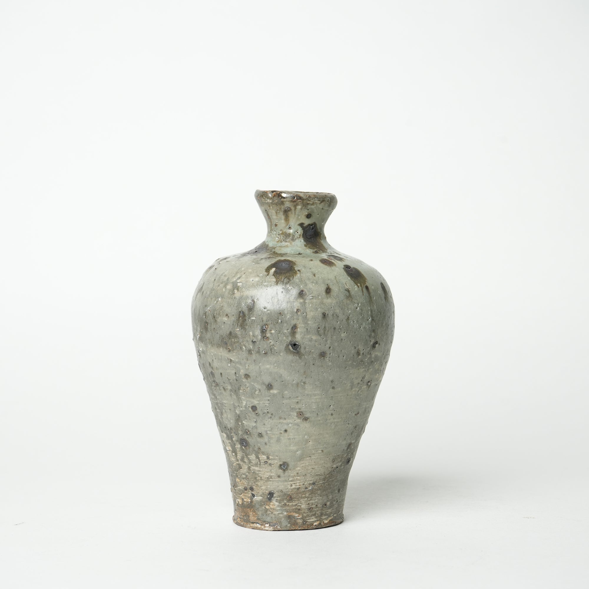 Vase l Art on The Table